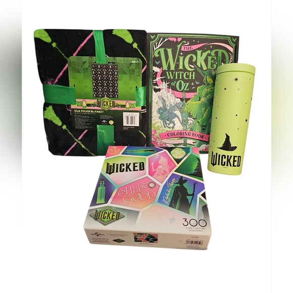 Wicked | Accessories | Wicked Themed Gift Set | Poshmark